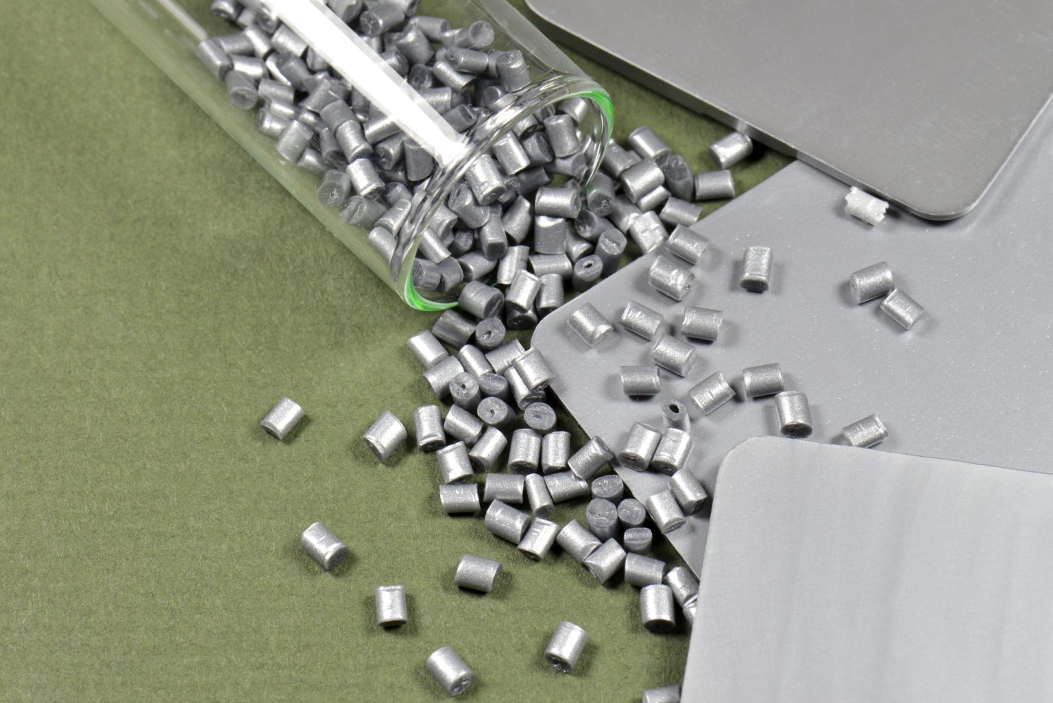 Plastika za predelovanje in izdelovanje